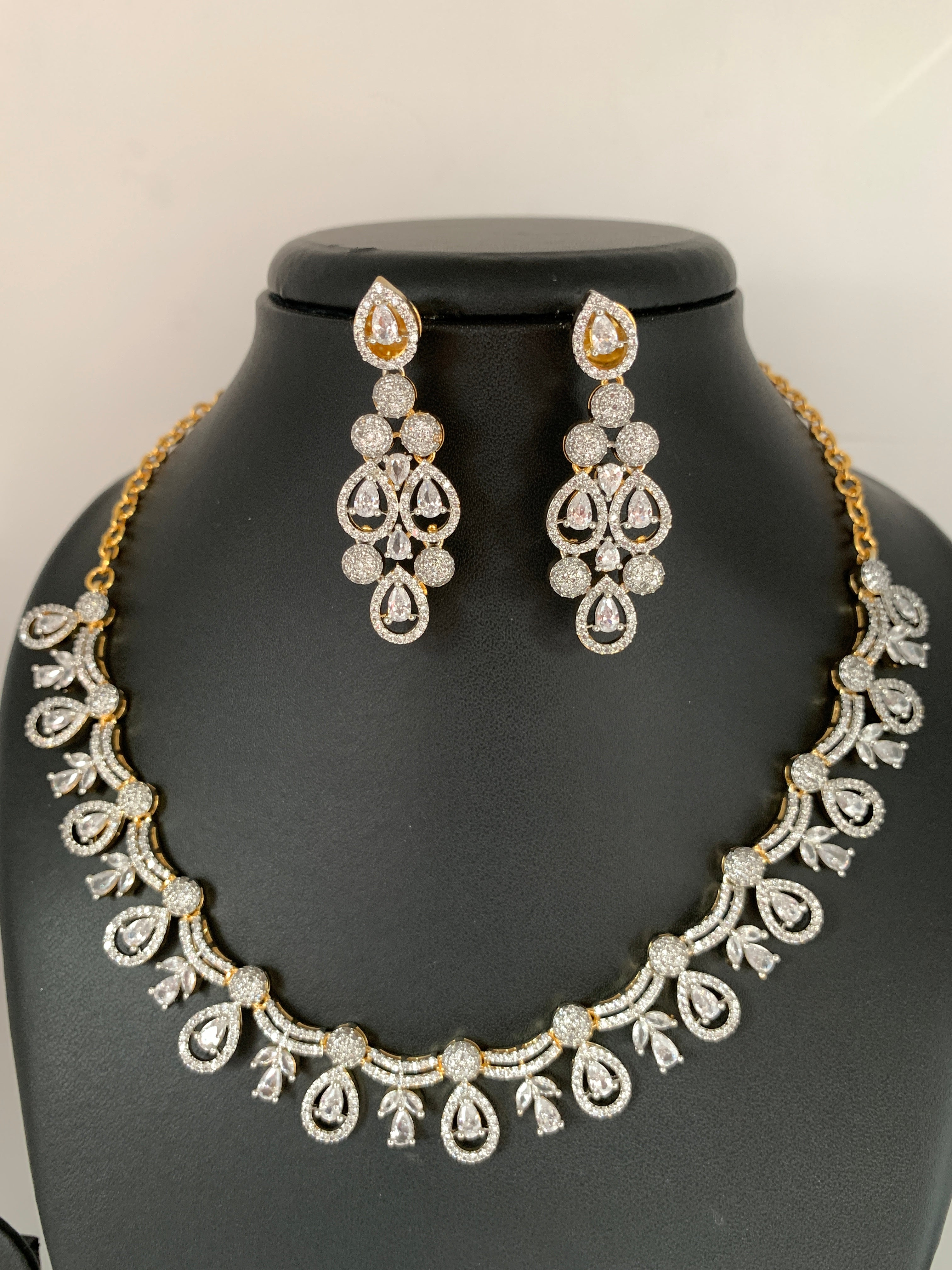 Elegant AD Neckline Short Necklace – Sheetal's FabFashion